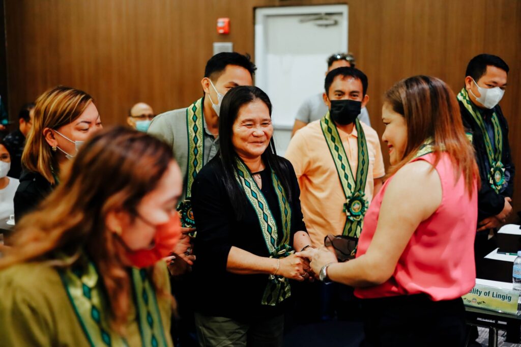 LINGIG SURIGAO DEL SUR MAYOR AND TEAM BENCHMARK LAS PIÑAS LGU TO ...